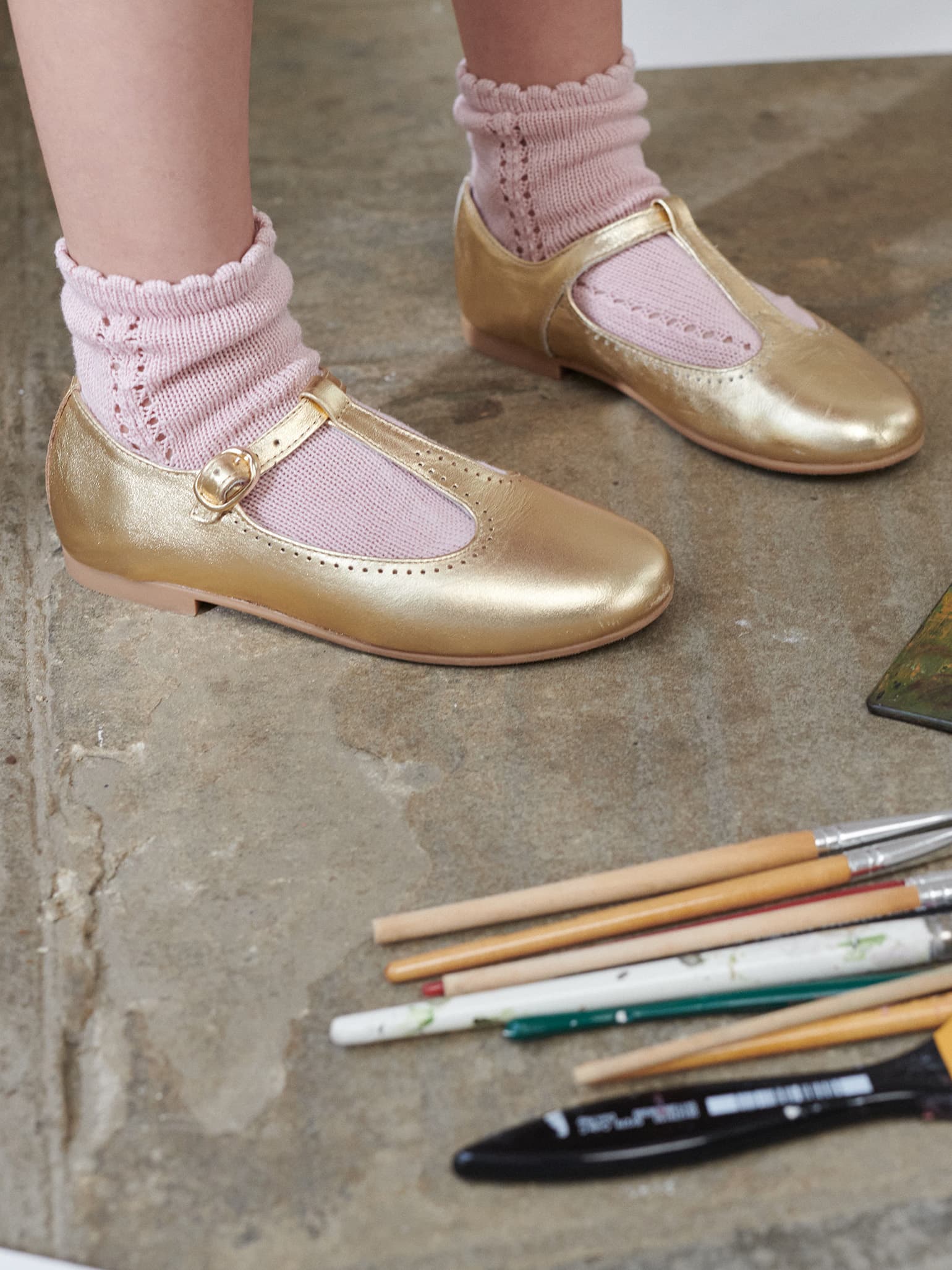 Gold Leather Girl T-Bar Shoes – La Coqueta Kids