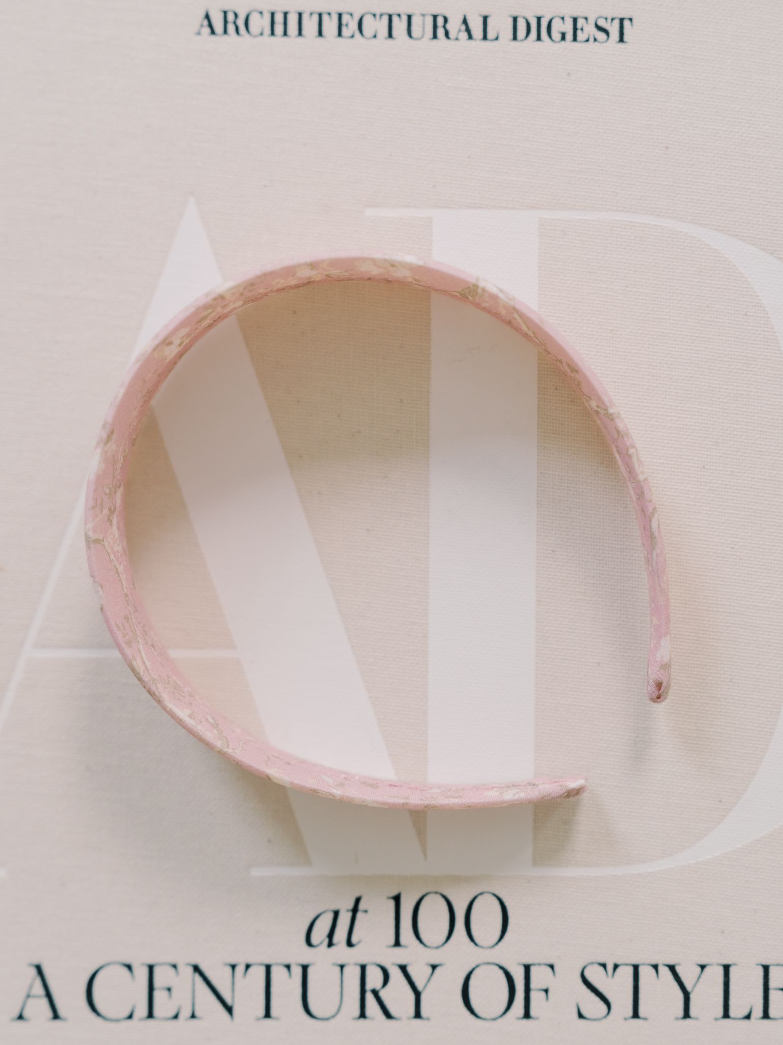 Pink Toile Girl Flat Wide Headband | La Coqueta UK – La Coqueta Kids