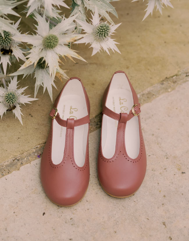 Black Leather Girl T-Bar Shoes – La Coqueta Kids
